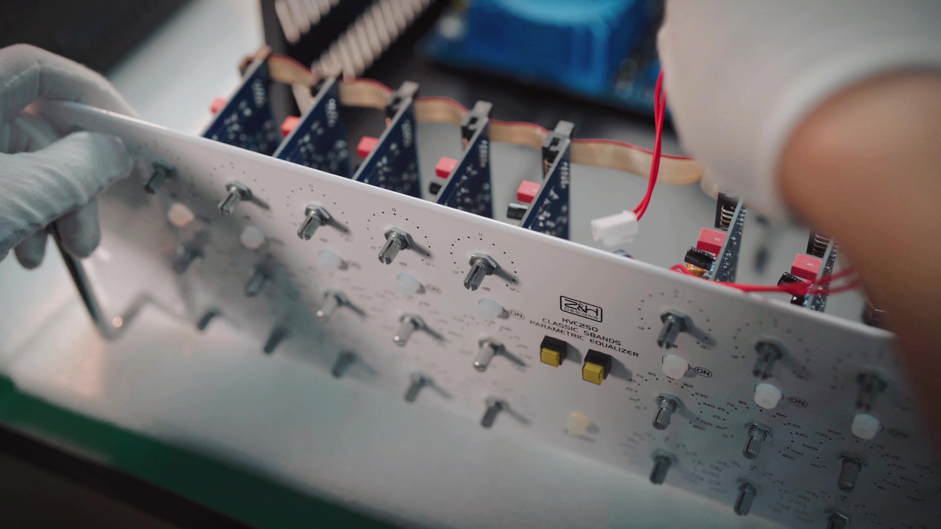 HVC250 Stereo 5-Band Parametric EQ – Z&H Designs